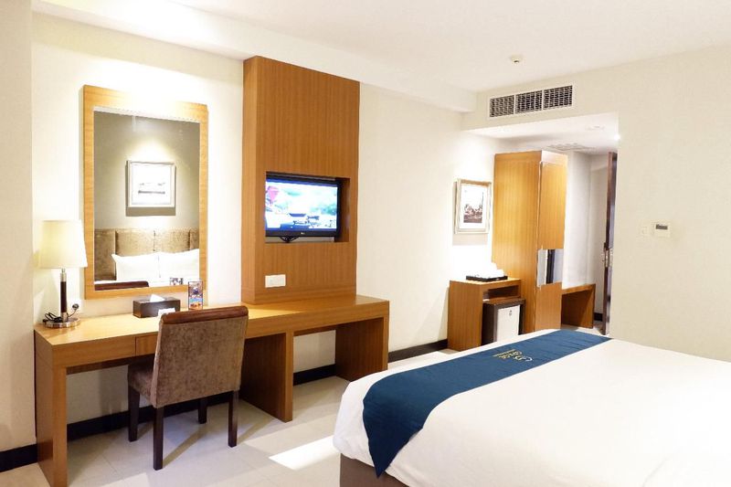 Silver Business Room