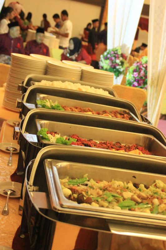 makanan dan minuman prasmanan