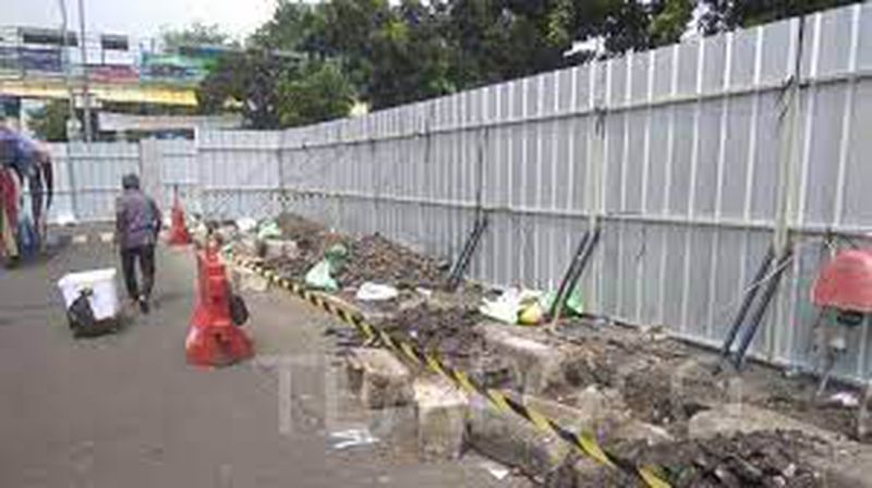 Pembuatan 1 m2 pagar sementara dari seng gelombang tinggi 2 meter-----Nego