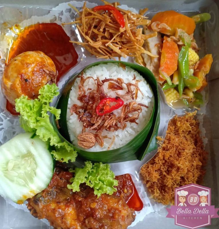 Paket Lengkap Nasi Uduk Ayam Panggang Telor Bali + Buah + Air Mineral