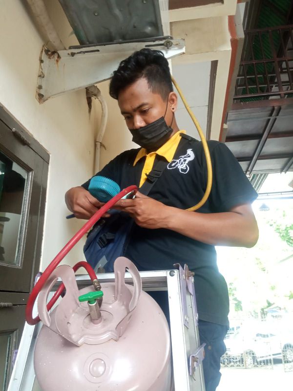 Perbaikan AC Split / AC Bocor