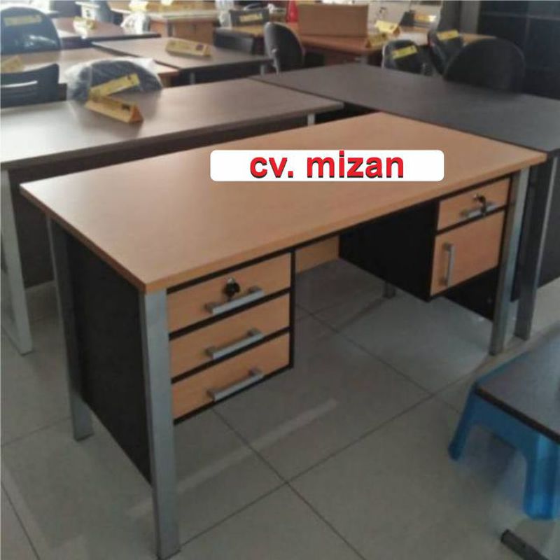 MEJA KANTOR MEJA TULIS EXPO MTM 3002 KAKI BESI 140CM