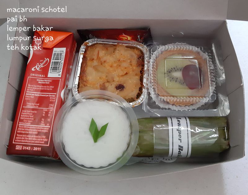 Snack Box isi 4 Plus Minuman by Sari Culinary