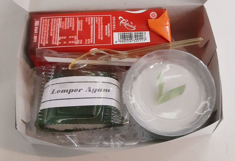 Snack Box isi 2 kue Plus kletikan dan Minuman by Sari Culinary Rp.23. ...