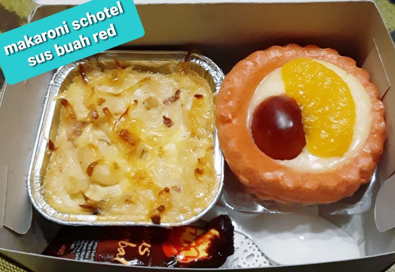 Snack Box isi 2kue Rp.11.000 by Sari Culinary