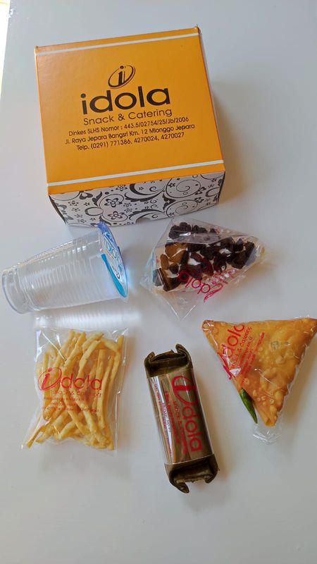 Snack Box D (Jajan 3, Kletikan 1, Air mineral gelas 1)