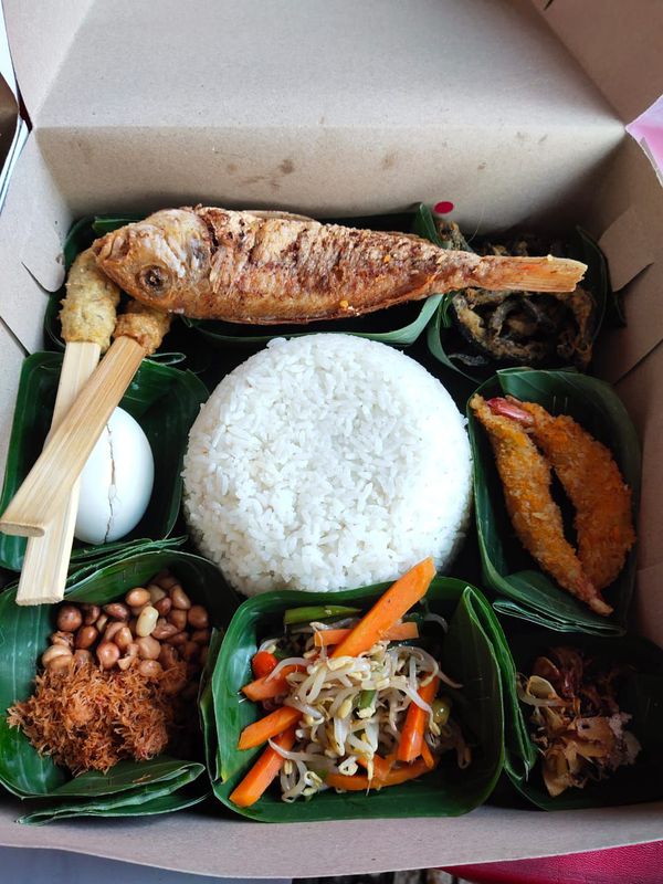 Nasi Box Rayunan Sulinggih Ikan Laut