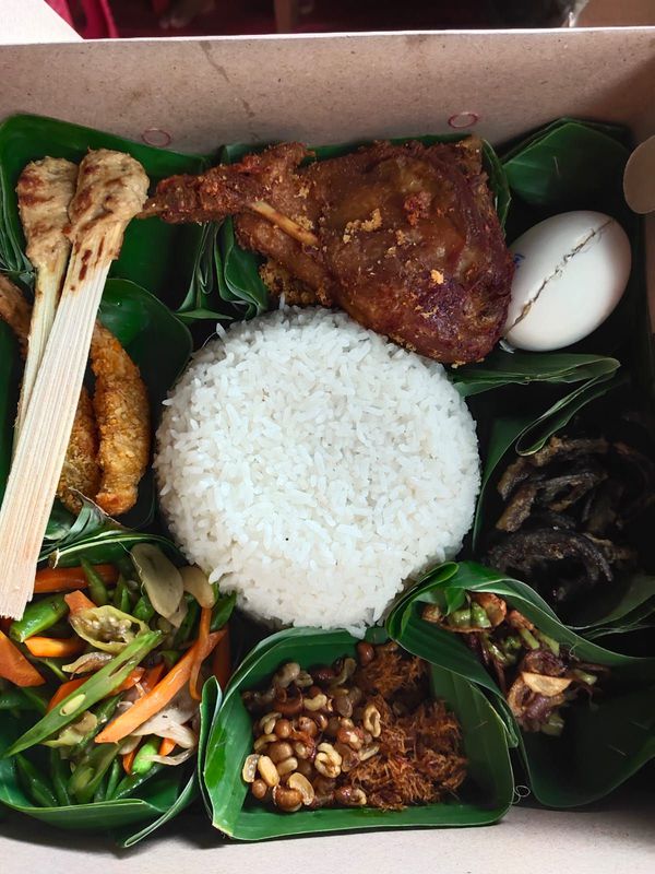 Nasi Kotak Rayunan Sulinggih Bebek