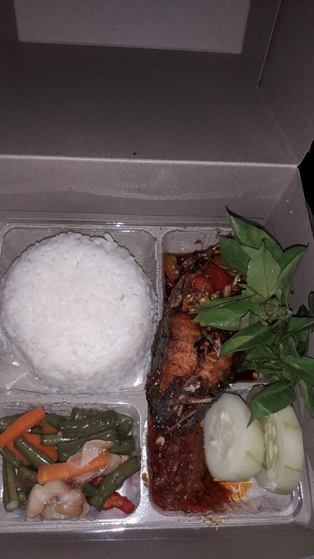 Nasi Box Ikan Laut Bakar - Besar