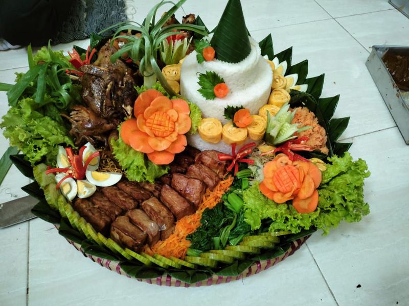 Paket tumpeng nasi urap