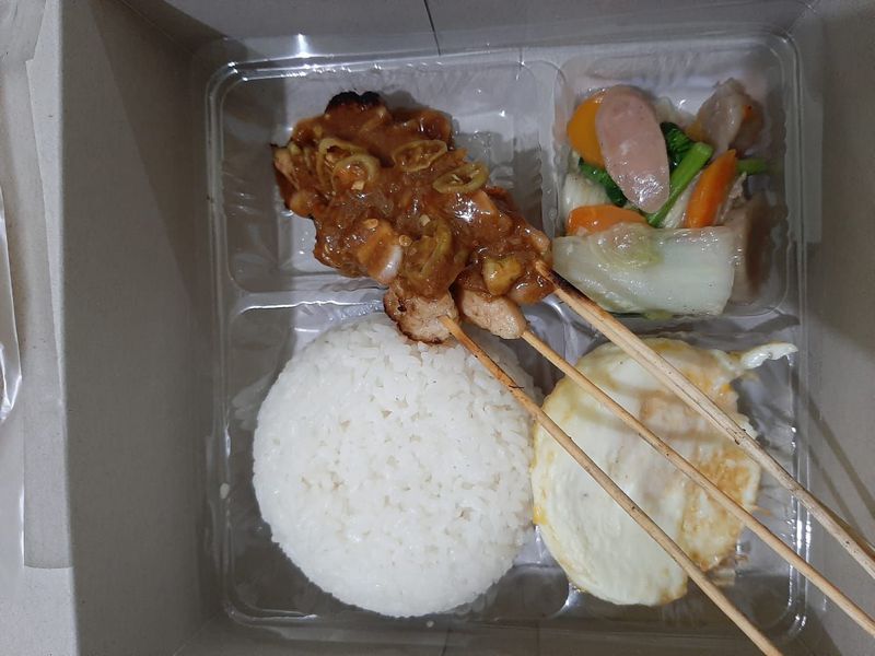 Nasi Box Sate Ayam - Sedang