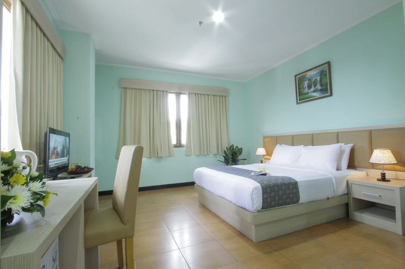 Kamar Luas dengan View Kota Semarang