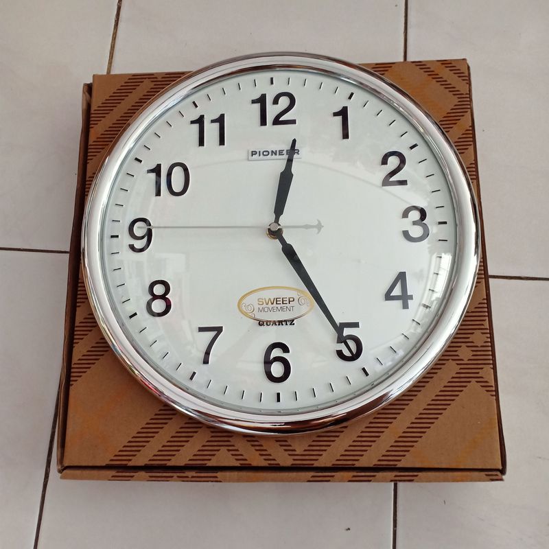 Jam dinding