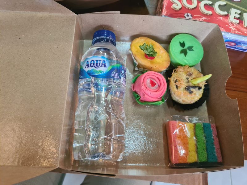 Snack box + Air Mineral