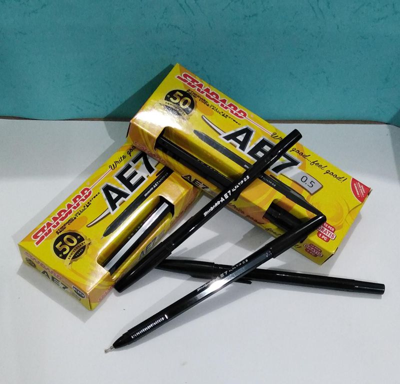 Standard Pulpen AE7 - Biru