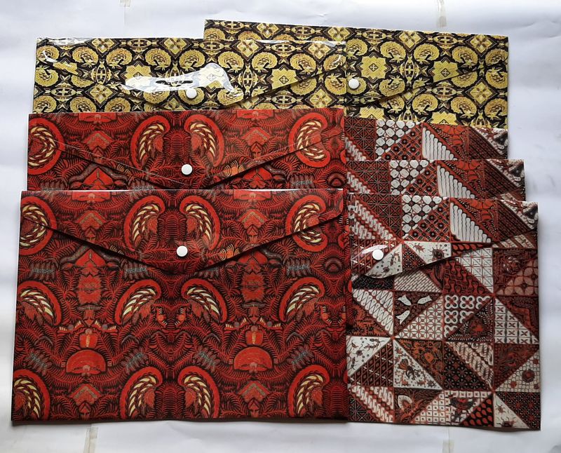 MAP PLASTIK KANCING BATIK