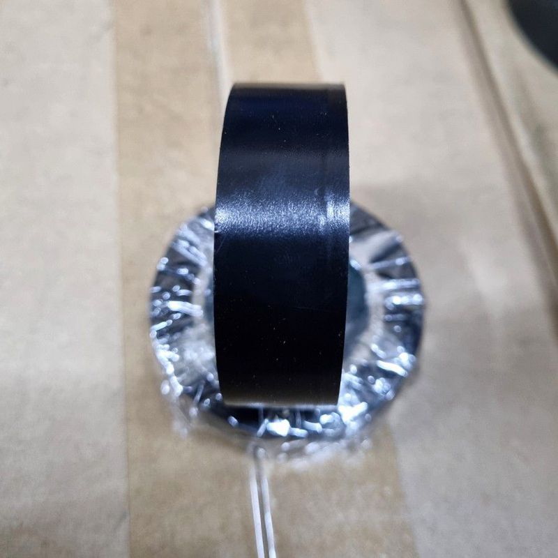 isolasi listrik hitam