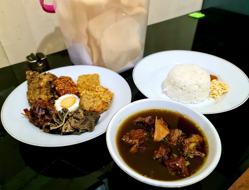 Nasi Rawon Komplit
