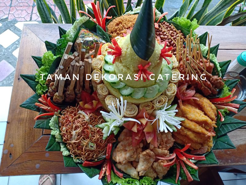 nasi tumpeng