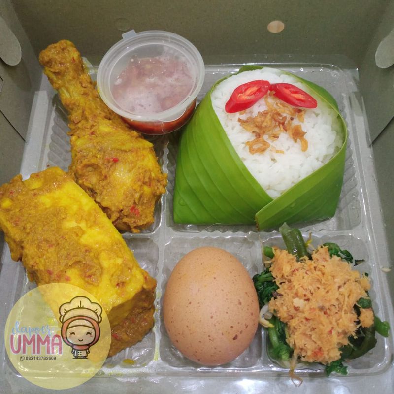 Nasi Kotak Menu Ayam Bumbu Kuning