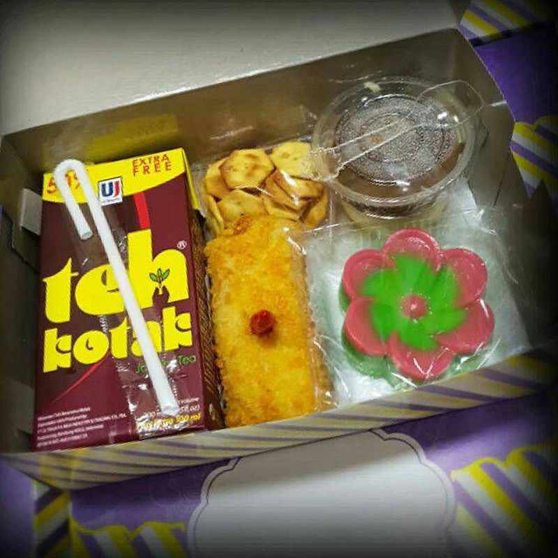 SNACK Campuran - Teh Kotak