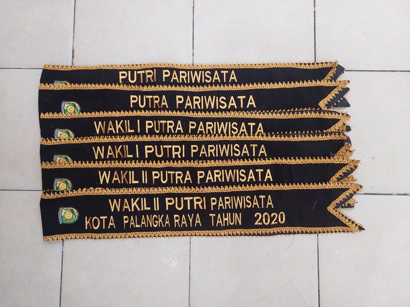 selempang pemenang putra putri