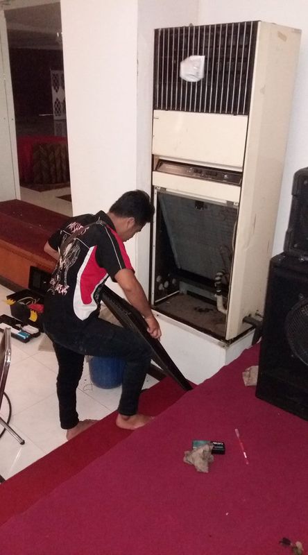 CLEANING / Cuci AC Standing Floor (2,5Pk. 3Pk. 5Pk s/d 10Pk)