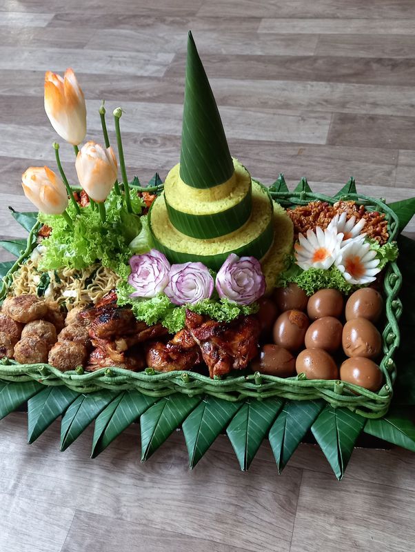 nasi tumpeng