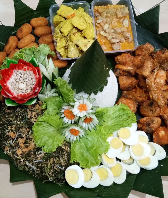 paket tumpeng nasi putih