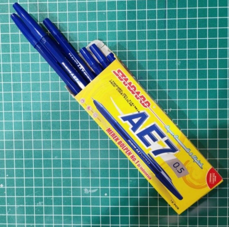 Bolpen Standard AE7 Biru