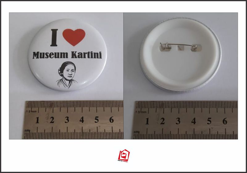 PIN ukuran 5,8cm