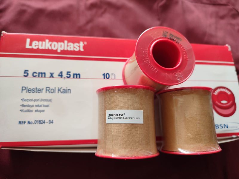 Plester Roll kain Coklat Leukoplast 5 cm x 4,5 m