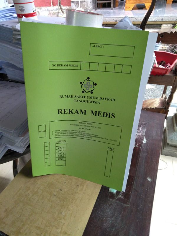 Map rekam medis berwarna