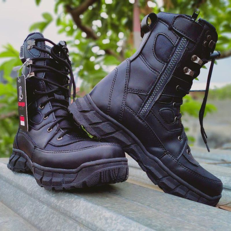 SEPATU LAPANGAN LAINNYA