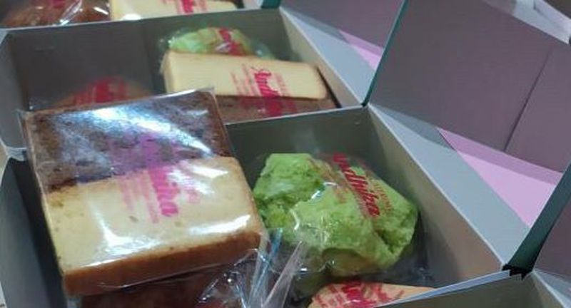 Snack Dus isi 3 potong dan aqua gelas