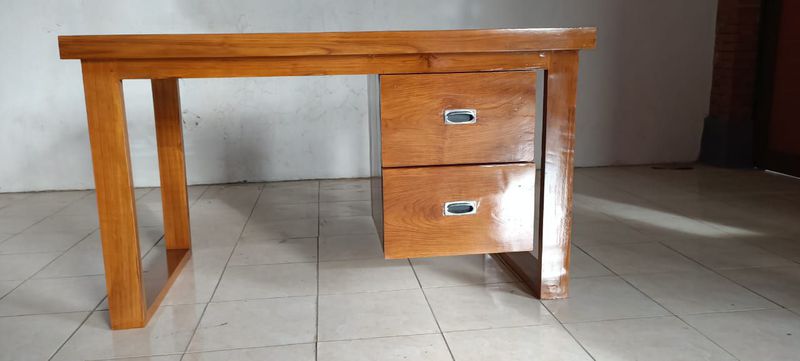 MEJA BELAJAR