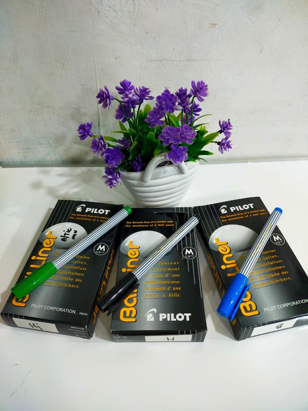 Ballpoint Baliner PIlot - Hitam