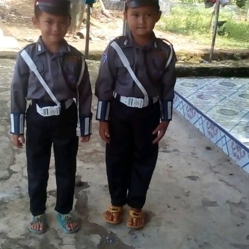 BAJU SREAGAM POLISI ANAK LAKI LAKI LENGKAP ATRIBUT - L