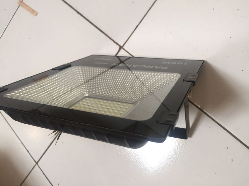 Lampu LED 100 Watt - Flood Light