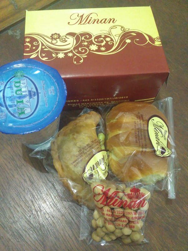 Snack Dus isi 3 Makanan 1 minuman