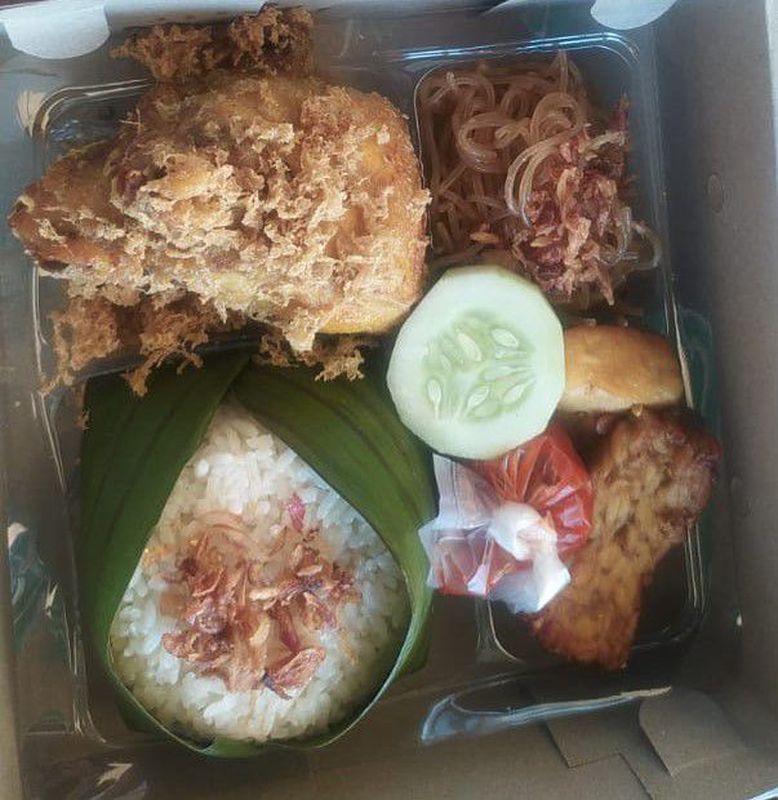 NASI KOTAK - AYAM KREMES - TAHU TEMPE BACEM - MIHUN - SAMBEL