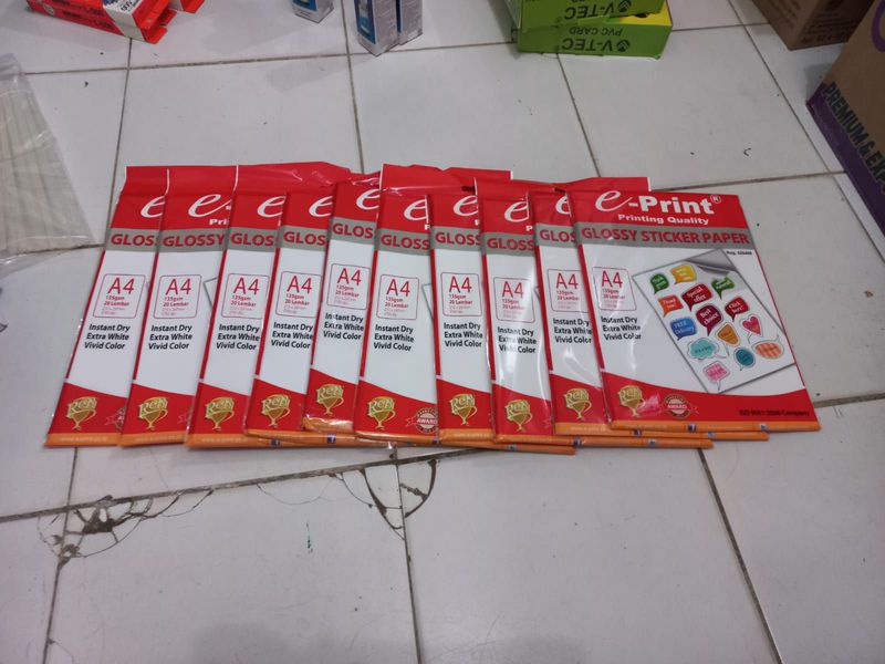 KERTAS STIKER