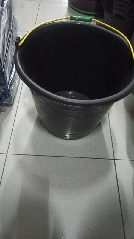 Ember plastik hitam TC 26 (20 liter)