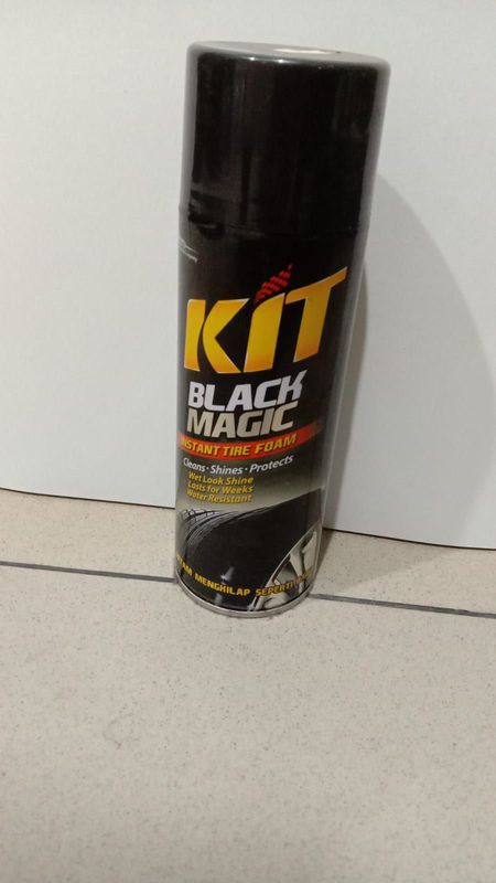 Black Magic Pembersih Ban Kendaraan Merk Kit