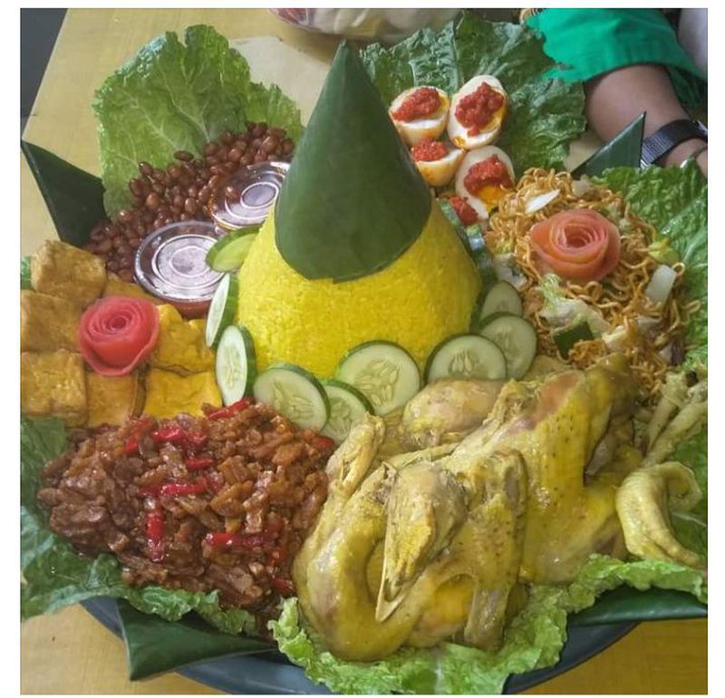 tumpeng komplit