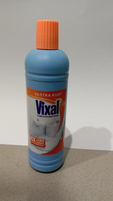 Pembersih Kamar Mandi Vixal (Kemasan Botol)