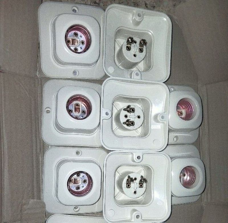 Fitting lampu plafon