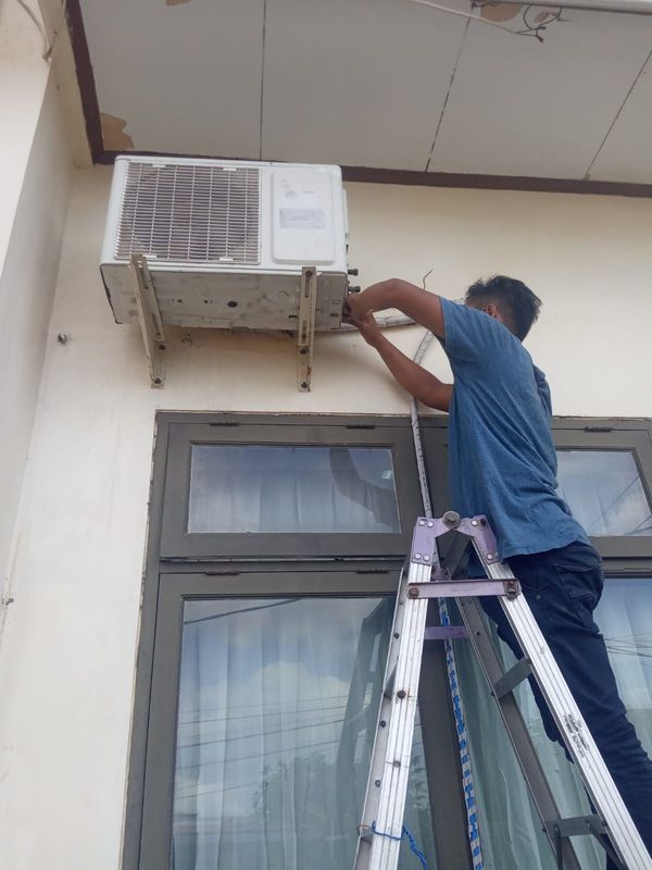 Jasa Bongkar Pasang AC Split 1/2 PK - 1 PK