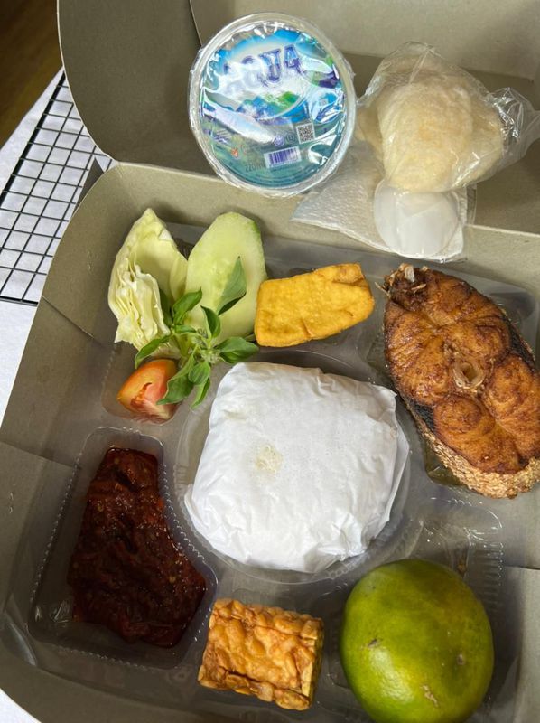 Nasi Box Lalapan Ikan 35K