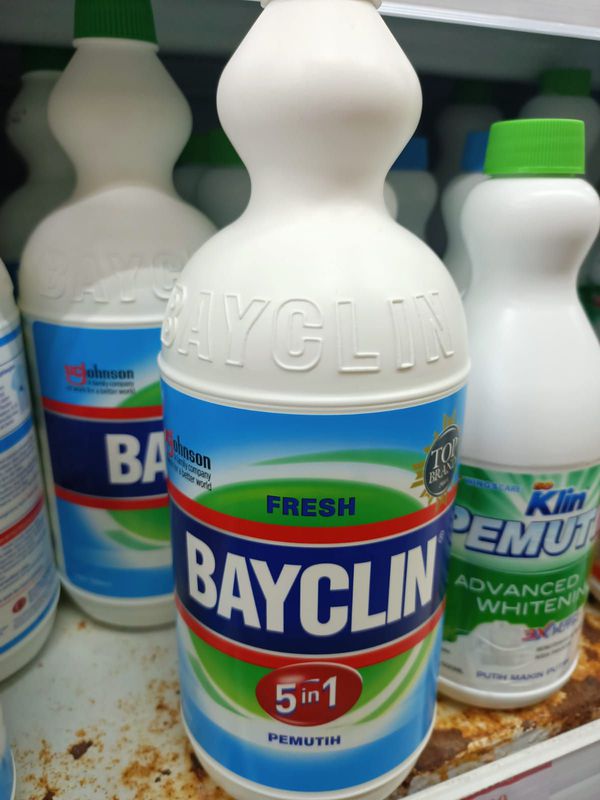 Cairan Pemutih Pakaian Bayclin (Kemasan Botol)